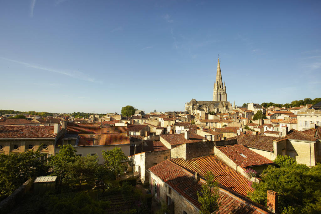 A walking in the heart of Fontenay-le-Comte - Parc naturel régional du ...